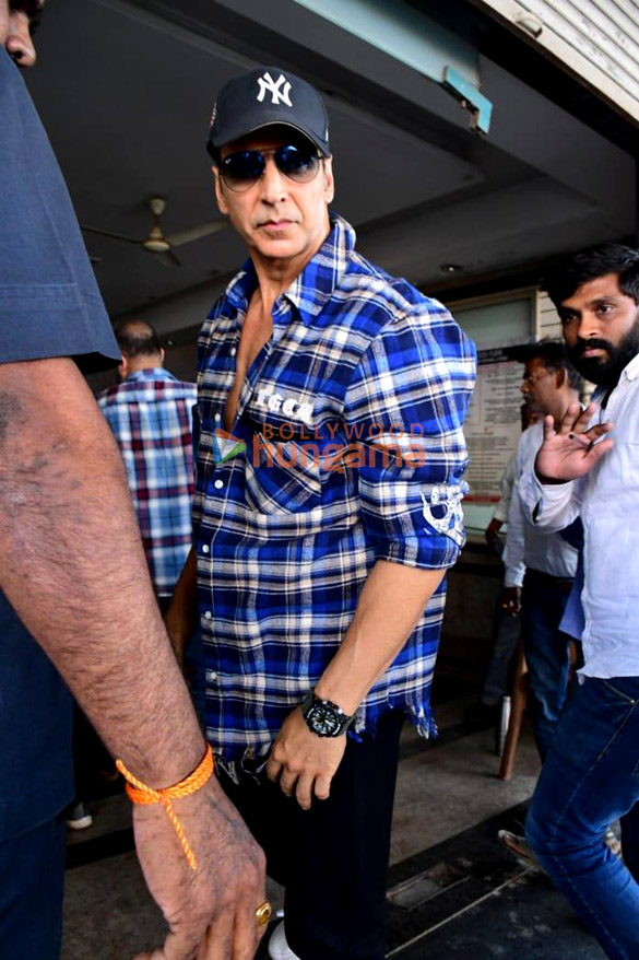 Photos: Akshay Kumar snapped at Andheri RTO office for his ...