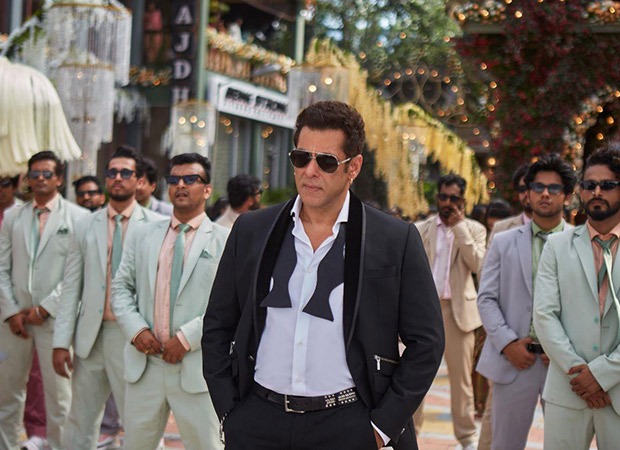 Salman Khan screens the first cut of Kisi Ka Bhai Kisi Ki Jaan for ...