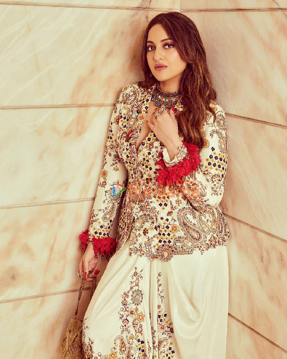 Sonakshi Sinha Photos, Images, HD Wallpapers, Sonakshi Sinha HD Images ...