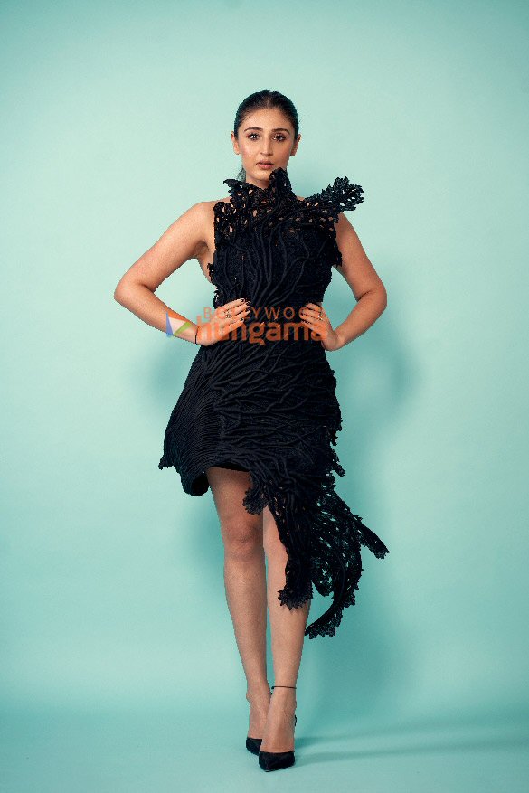 Explore Dhvani Bhanushali Photo Gallery, HD Images & Pics - Bollywood ...