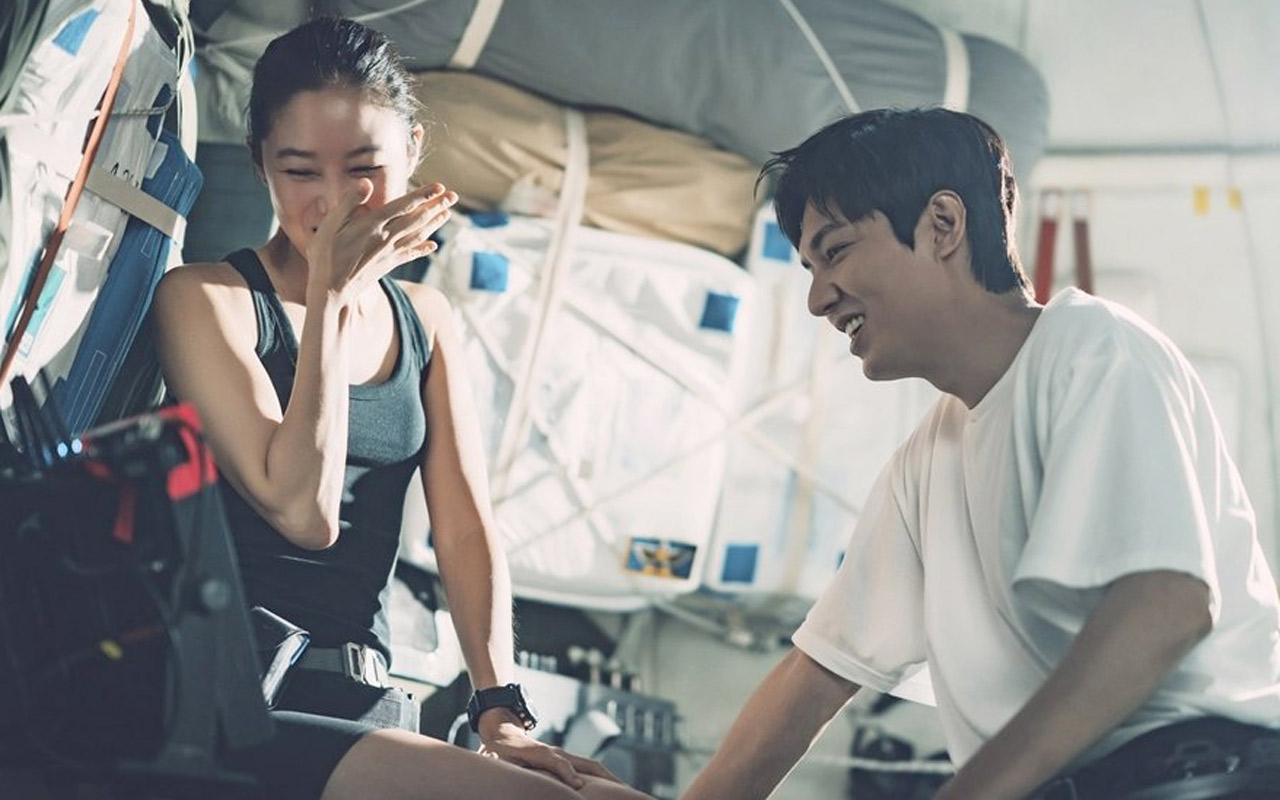 Lee Min Ho and Gong Hyo Jin wrap filming for upcoming space romance ...