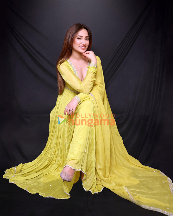 Mahira Sharma Photos, Images, HD Wallpapers, Mahira Sharma HD Images ...