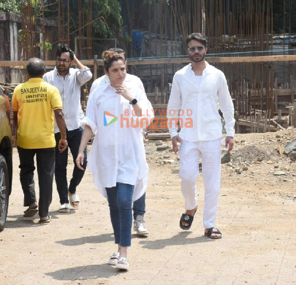 Photos Celebs attend Mukesh Chhabra’s mother Kamala Chhabra’s funeral ...