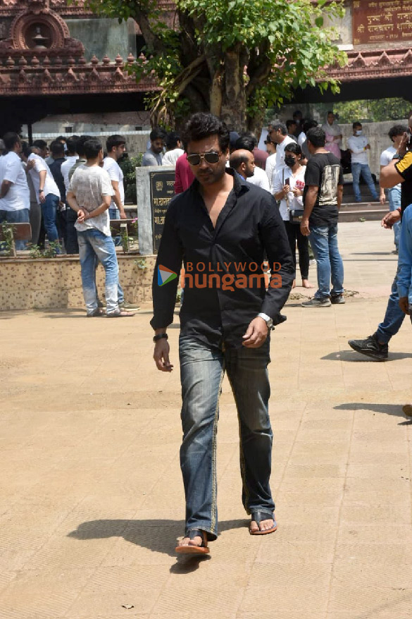 Photos Celebs attend Mukesh Chhabra’s mother Kamala Chhabra’s funeral ...