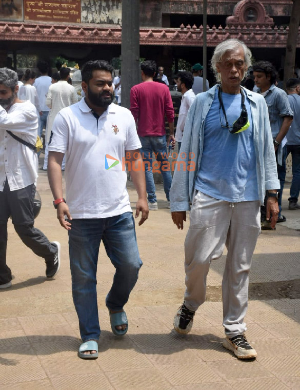 Photos Celebs attend Mukesh Chhabra’s mother Kamala Chhabra’s funeral ...