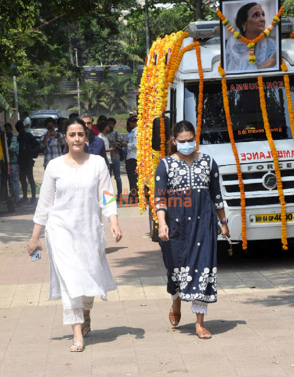Photos Celebs attend Mukesh Chhabra’s mother funeral (10) | Nupur Sanon ...