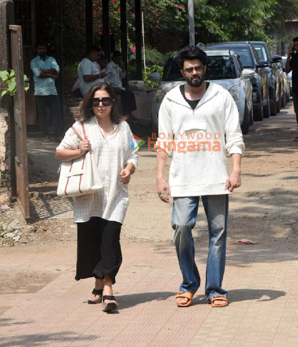 Photos Celebs attend Mukesh Chhabra’s mother funeral (2) | Farah Khan ...