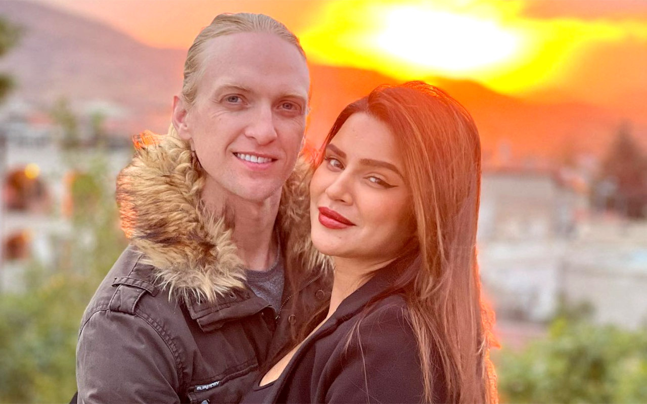 Aashka Goradia to welcome her first ‘beach baby’ with husband Brent ...