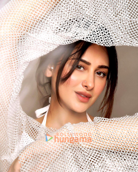 Mahira Sharma Photos, Images, HD Wallpapers, Mahira Sharma HD Images ...