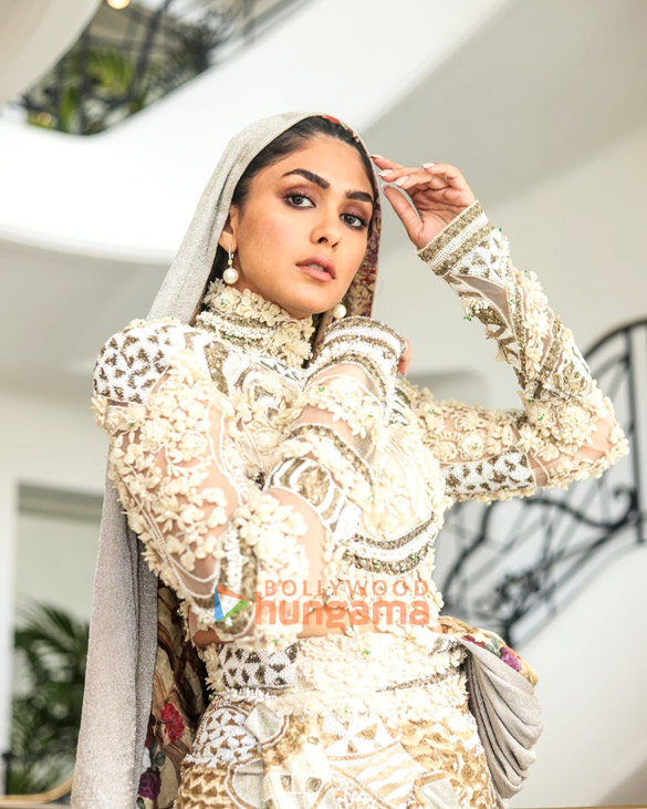 Mrunal Thakur Photos, Images, HD Wallpapers, Mrunal Thakur HD Images ...