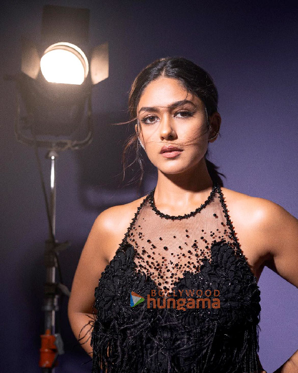 Mrunal Thakur Photos, Images, HD Wallpapers, Mrunal Thakur HD Images ...