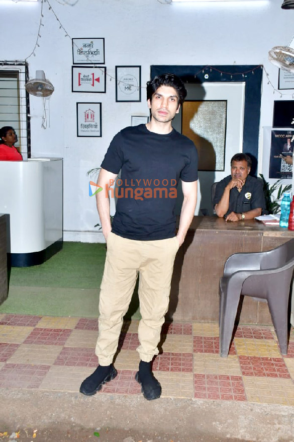 Photos Kartik Aaryan, Karan Mehta and Vijay Varma snapped at Mukesh ...
