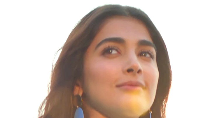 Pooja Hegde has the prettiest smile of all! - Bollywood Hungama