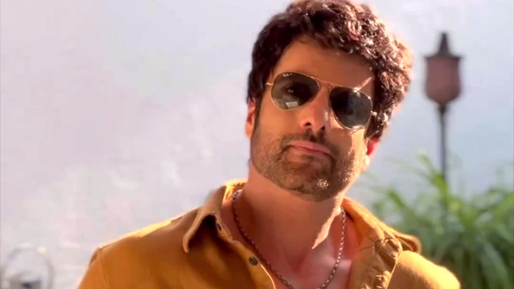 Fardeen Khan looks fabulous posing with his furry buddy - Bollywood Hungama