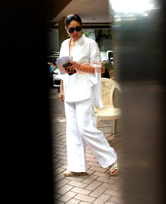 Photos Kareena Kapoor Khan snapped outside her residence (5) | Kareena ...