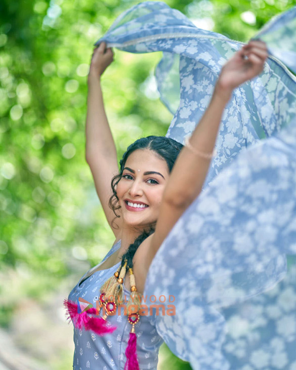 Amyra Dastur Photos Images Hd Wallpapers Amyra Dastur Hd Images Photos Bollywood Hungama