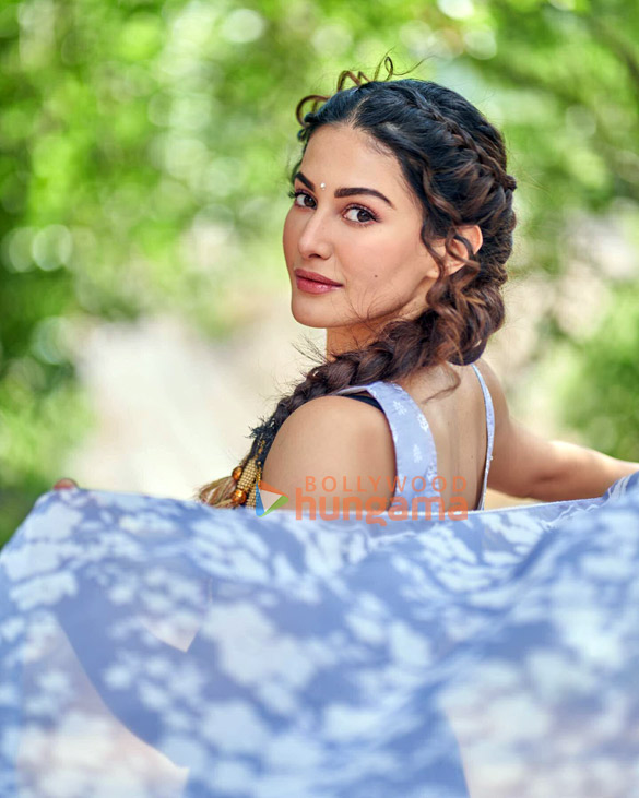 Amyra Dastur Photos Images Hd Wallpapers Amyra Dastur Hd Images Photos Bollywood Hungama