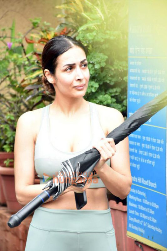 Photos: Malaika Arora snapped outside Diva Yoga in Bandra | Parties & Events - Bollywood Hungama