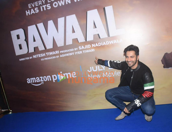 Photos Varun Dhawan and Janhvi Kapoor snapped promoting their film Bawaal (3) | Varun Dhawan ...