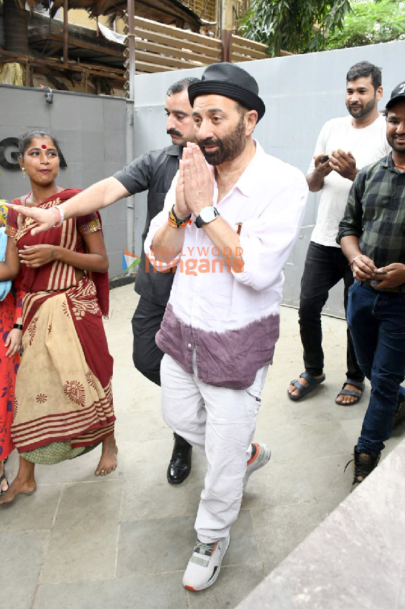 Photos: Sunny Deol spotted in Bandra | Parties & Events - Bollywood Hungama