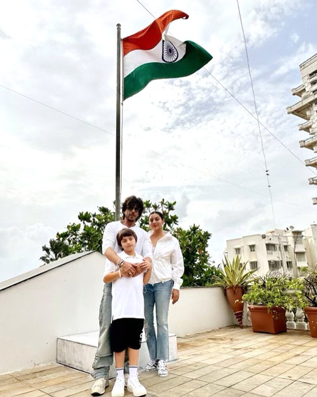 Independence Day 2023: Shah Rukh Khan hoists Indian flag with wife ...