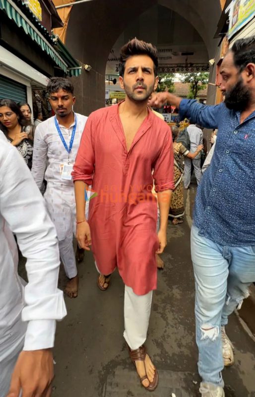 Photos: Kartik Aaryan visits Lalbaugcha Raja to seek Lord Ganesha’s ...