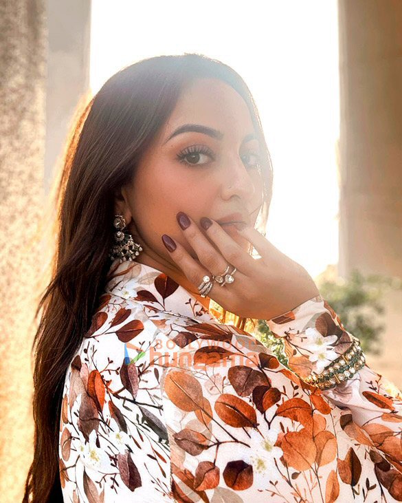 Sonakshi Sinha Photos, Images, HD Wallpapers, Sonakshi Sinha HD Images ...