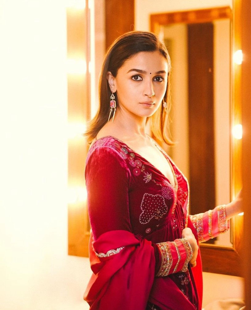 Alia Bhatt’s gorgeous ethnic ensemble, a red velvet salwar suit ...