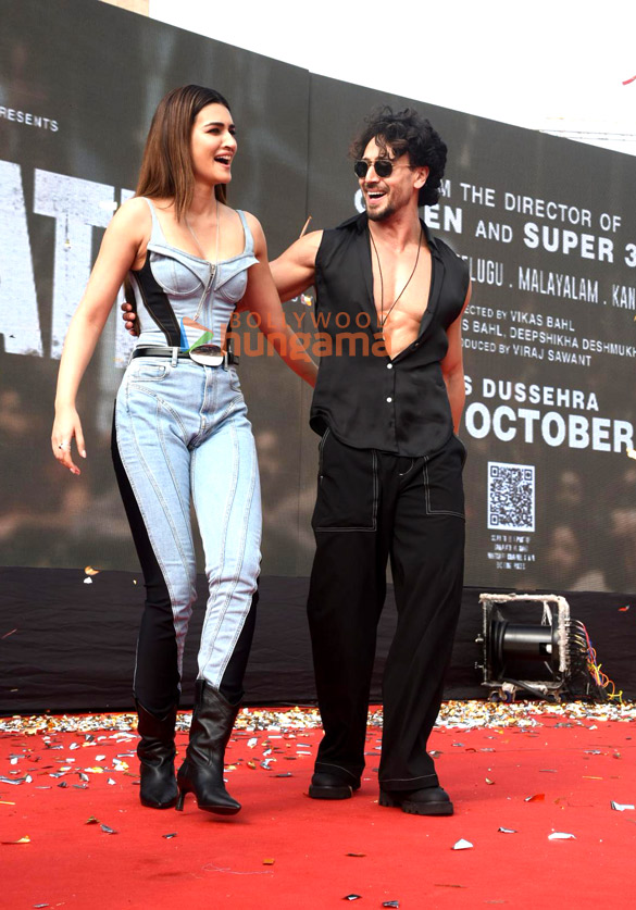 Photos Tiger Shroff and Kriti Sanon snapped during Ganapath – A Hero Is ...