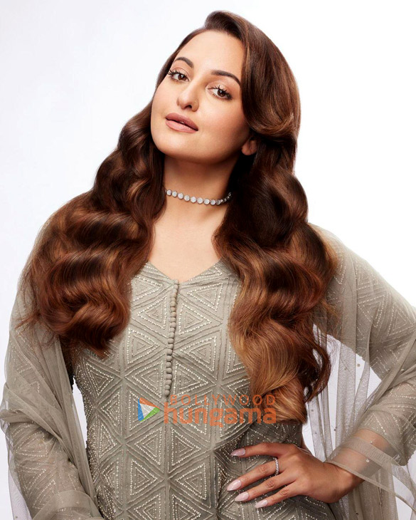 Sonakshi Sinha Photos, Images, HD Wallpapers, Sonakshi Sinha HD Images ...