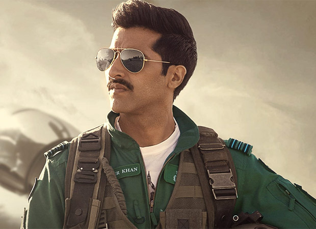 FIGHTER: Akshay Oberoi turns Weapon System Operator Basheer Khan for ...