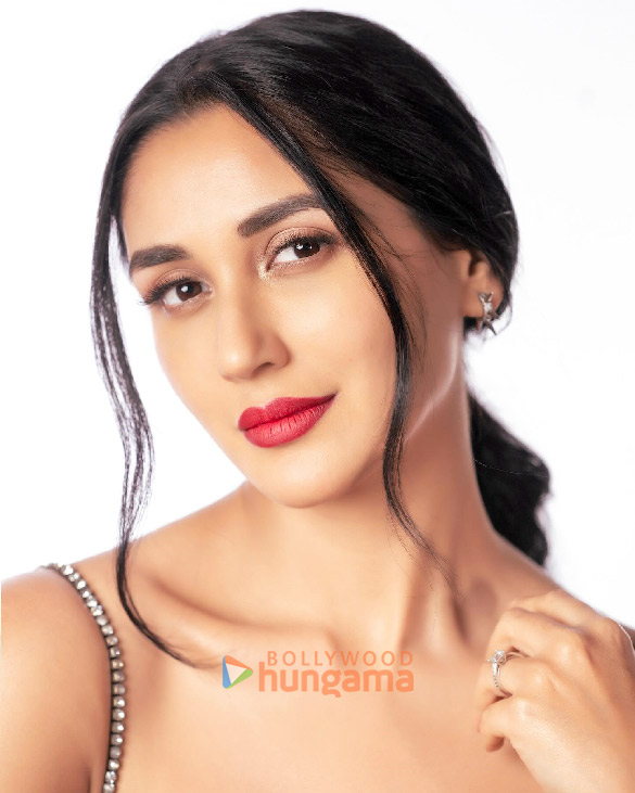 Nikita Dutta Photos, Images, HD Wallpapers, Nikita Dutta HD Images ...