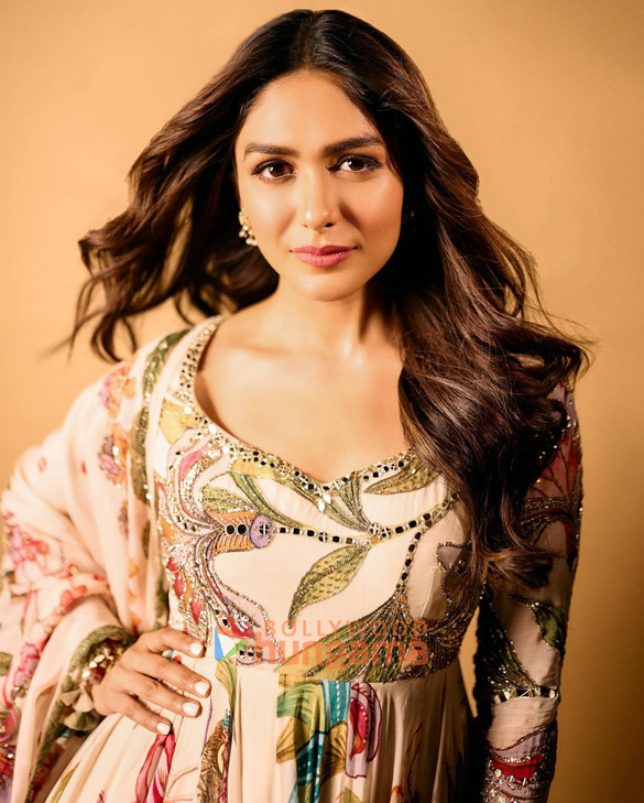 Mrunal Thakur Photos, Images, HD Wallpapers, Mrunal Thakur HD Images ...