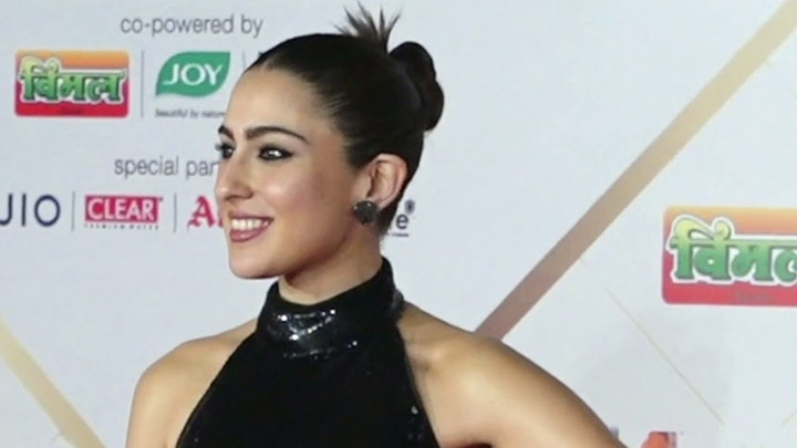 Sara Ali Khan is incomplete without her classic 'Namaste' pose ...