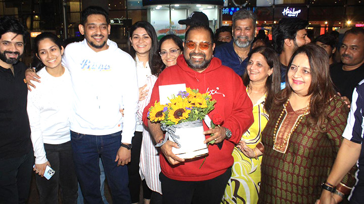 Shankar Mahadevan receives a grand welcome by family & friends as he ...