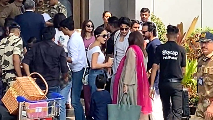 Paps request for a family photo as Sara Ali Khan & Ibrahim chit chat ...