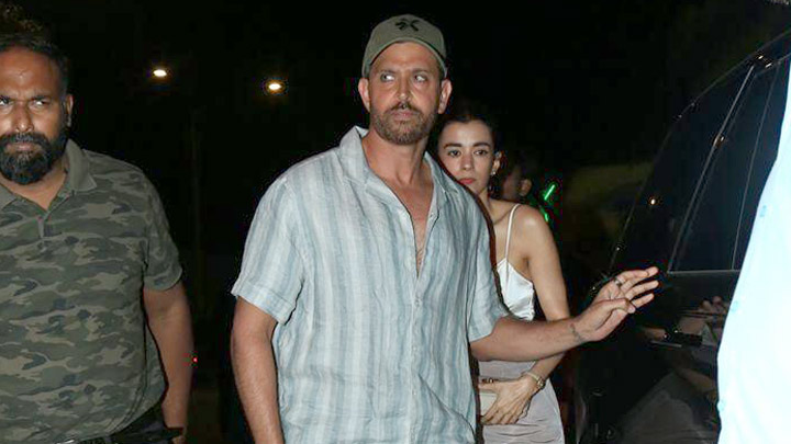 Hrithik Roshan flaunts his 'Fighter' cap as he gets clicked by paps ...