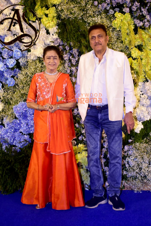 Photos Producer Anand Pandit and family snapped with daughter ...