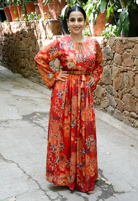 Photos Vidya Balan and Pratik Gandhi spotted at Krome studio promoting ...