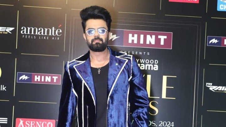BH Style Icons 2024 Awards Maniesh Paul looks dapper as he poses for ...