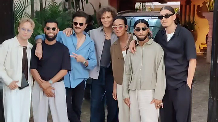 Anil Kapoor strikes a pose with Quickstyle dance group - Bollywood Hungama