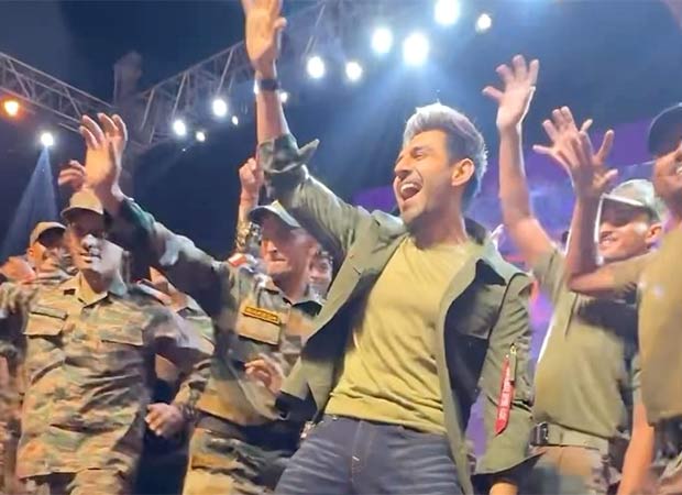 Kartik Aaryan dances with Indian army officials to ‘Satyanaas’ ahead of ...