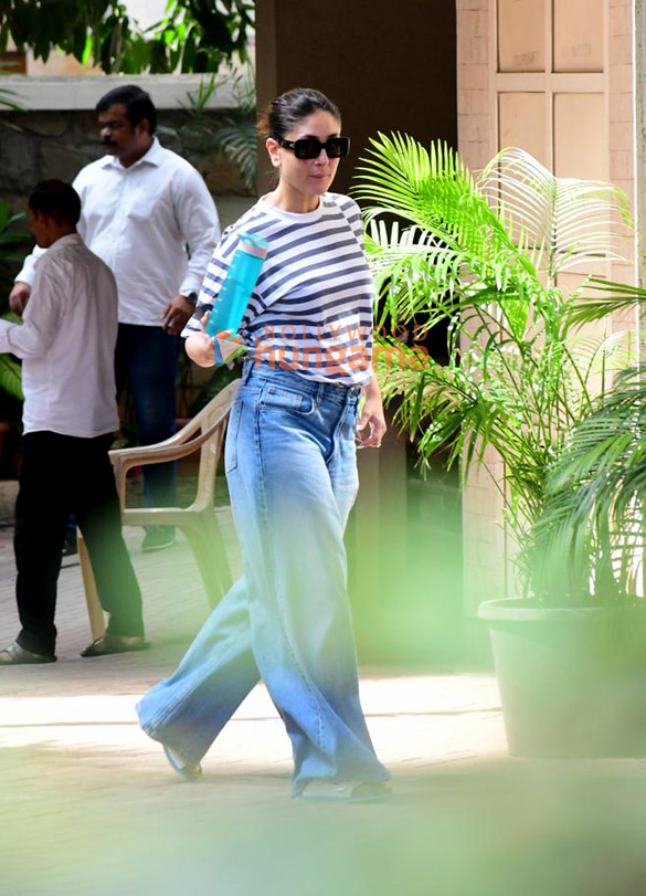 Photos: Kareena Kapoor Khan snapped outside her residence in Bandra ...