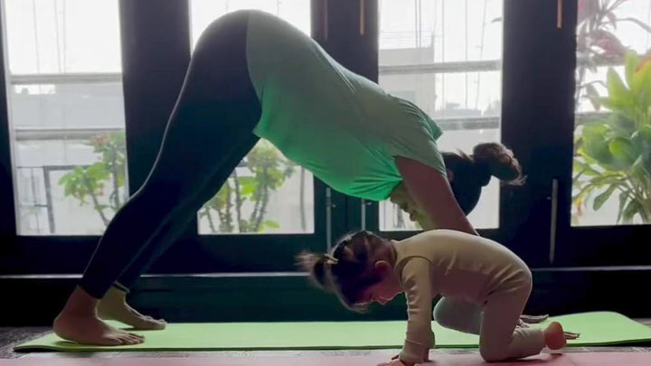 Bipasha Basu surely has the cutest Yoga buddy! - Bollywood Hungama