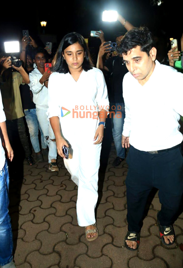 Photos Celebs arrive at Farah Khan’s house to pay last respects to ...