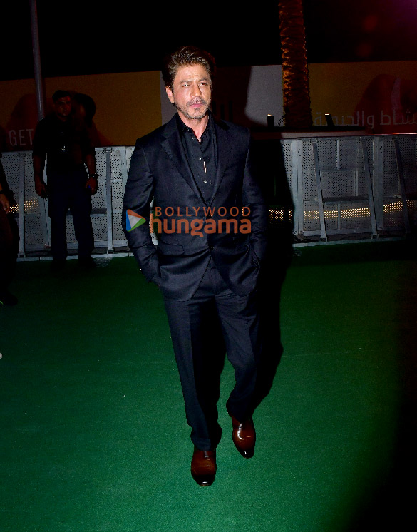 Photos Shah Rukh Khan, Rani Mukerji, Kriti Sanon, Janhvi Kapoor and others grace the green ...