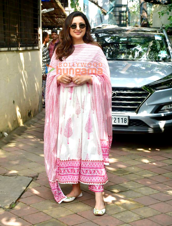 Photos: Parineeti Chopra snapped in Juhu | Parties & Events - Bollywood ...