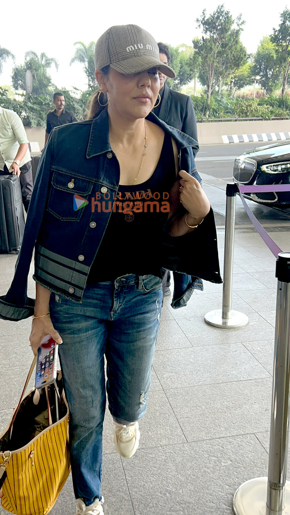Photos Gauri Khan, Suhana Khan and Sonu Nigam snapped at the airport (1) | Gauri Khan Images ...