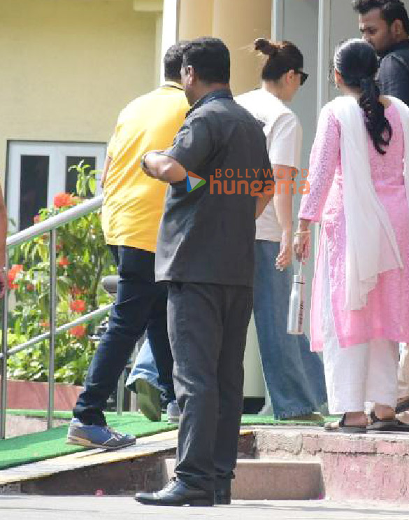 Photos: Kareena Kapoor Khan, Kunal Kemmu and others arrive to meet Saif Ali Khan at Lilavati ...