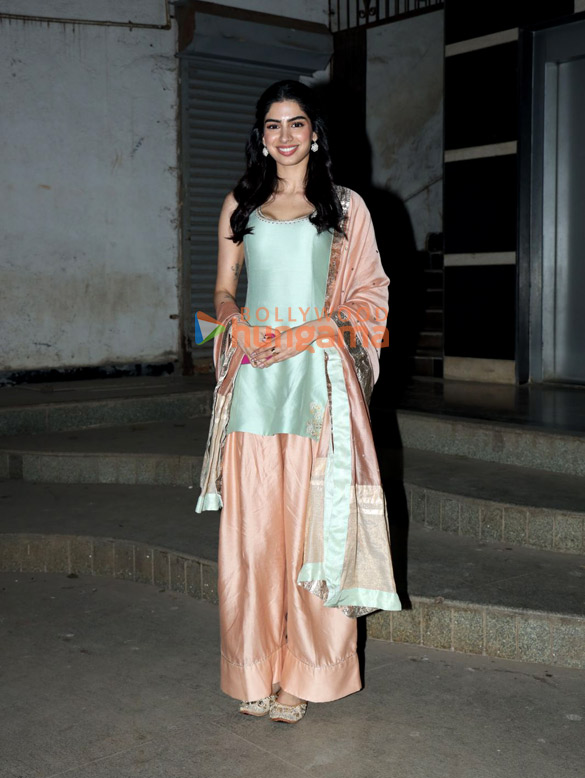 Photos Khushi Kapoor and Junaid Khan snapped promoting Loveyapa (2) | Khushi Kapoor Images ...
